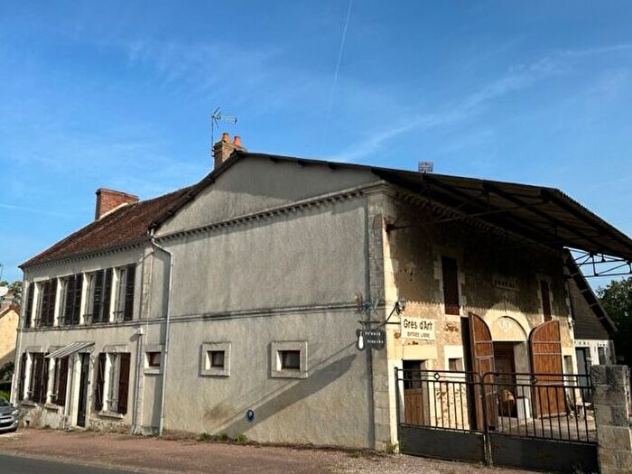 Saint-Amand-en-Puisaye : Maison 7 pièces à vendre