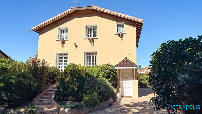 Maison 8 pièces à Fleurieu-sur-Saône, à vendre