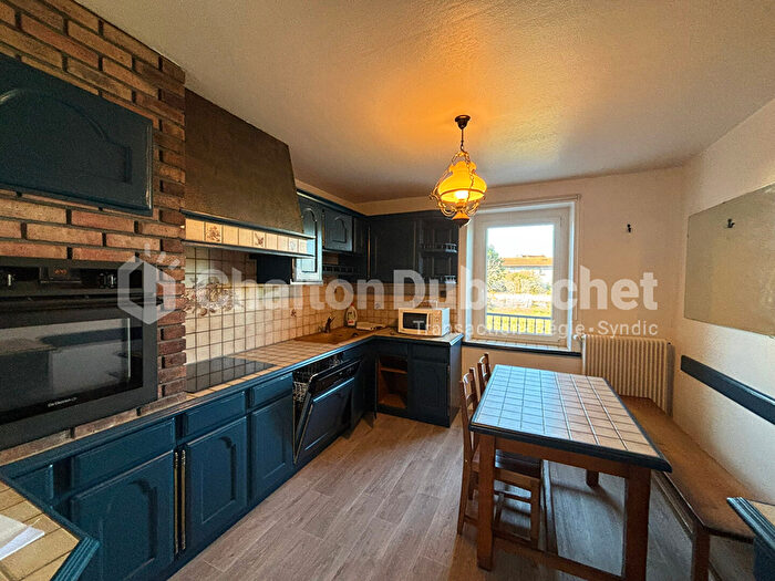 Appartement à louer - Saint-Martin-la-Sauveté - 5 pièces - 3 chambres