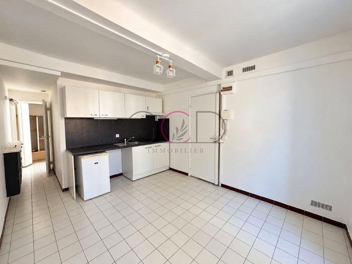 Centre Ville, Aix-en-Provence : Appartement 2 pièces à louer