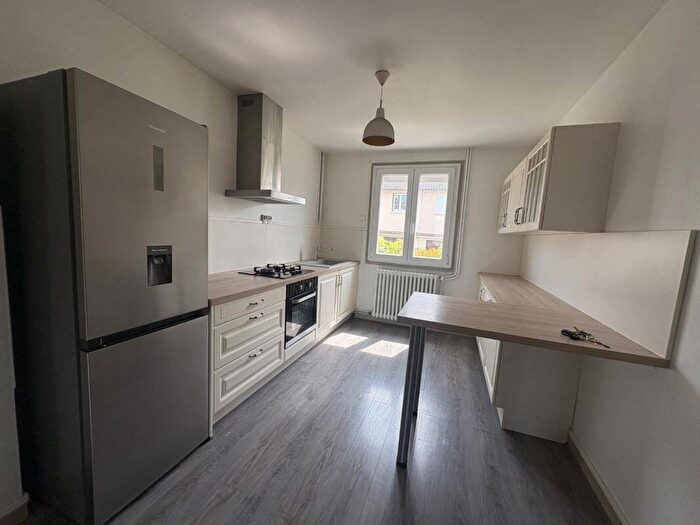 Maison 4 pièces à louer à Saint Christophe-Les Rocheforts, Châteauroux