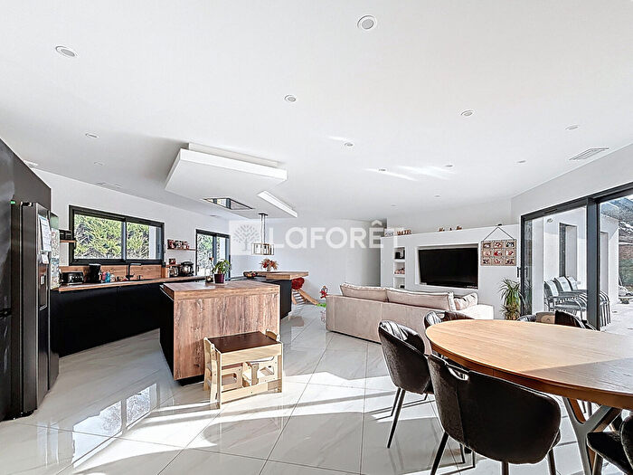 Maison à vendre - Viriat - 6 pièces - 4 chambres