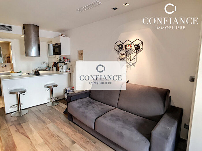 Appartement à louer - Nice, Carré dor - 1 pièce