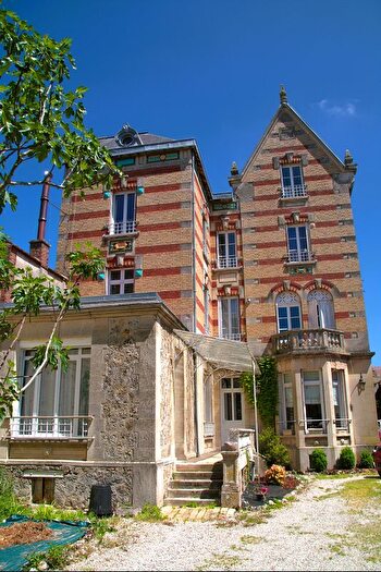 Maison à vendre - Fère-Champenoise - 7 pièces - 5 chambres