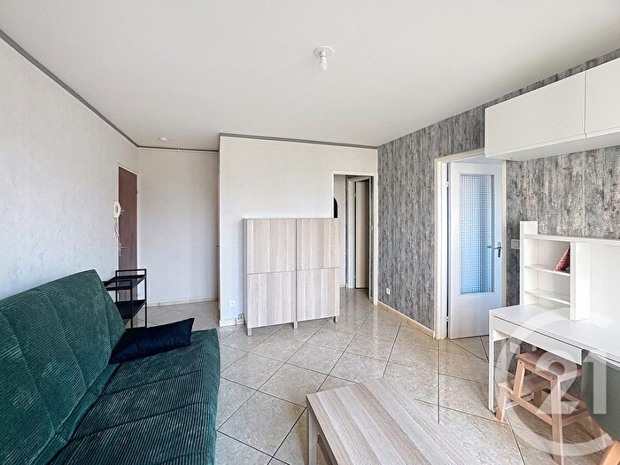 Appartement à louer - Châlons-en-Champagne, Nord - 1 pièce