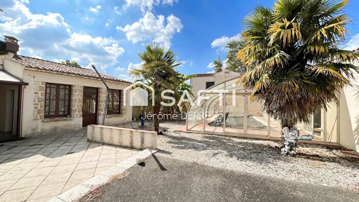 Maison à vendre - Saint-Michel-en-lHerm - 8 pièces - 4 chambres