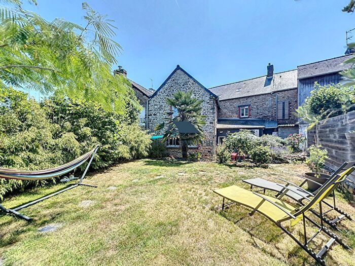 Maison à vendre - Poligné - 9 pièces - 5 chambres