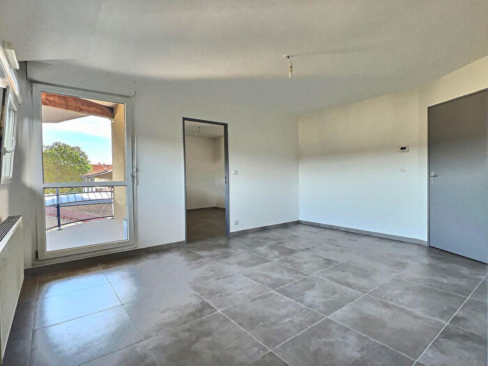 Appartement à louer - Freyming-Merlebach, Freyming, Sainte-Barbe - 3 pièces - 2 chambres