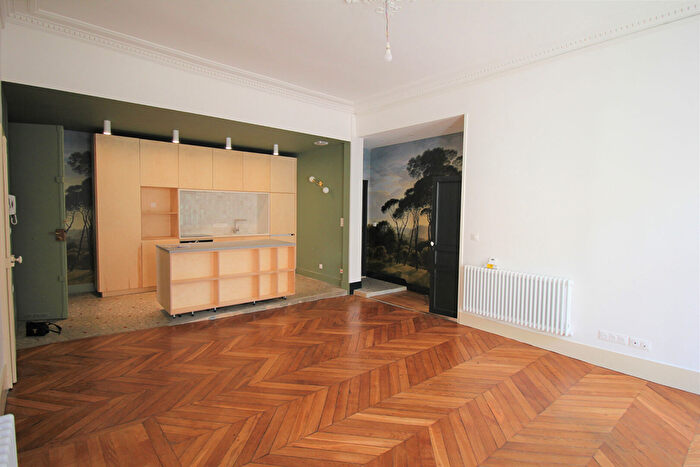 Appartement à louer - Dijon, Centre-ville - 4 pièces - 3 chambres