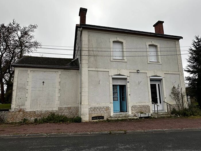Maison à vendre - Savigné-sur-Lathan - 5 pièces - 4 chambres
