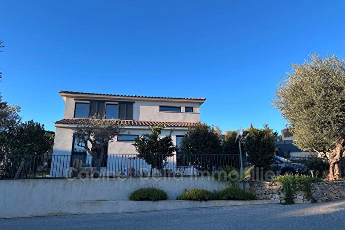 Appartement à louer - Les Picotieres-Poussaraque-La Milhiere, Sanary-sur-Mer - 2 pièces - 1 chambre