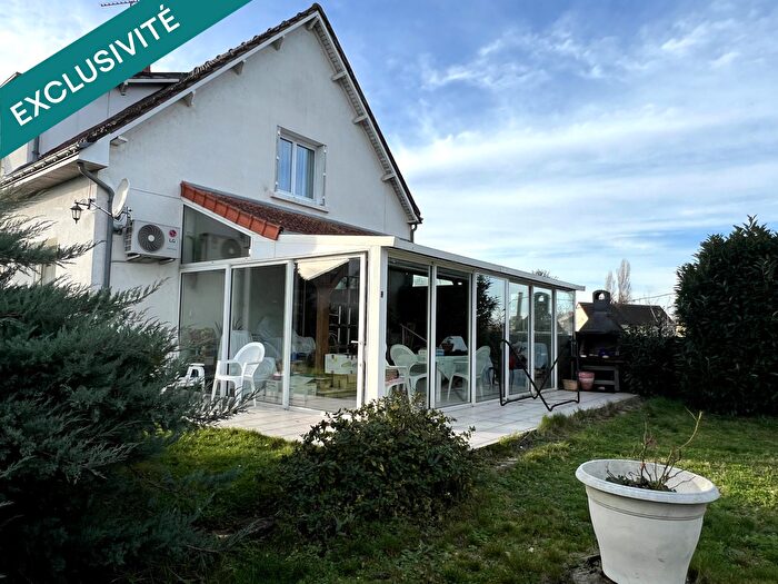 Maison à vendre - Dangé-Saint-Romain - 11 pièces - 7 chambres