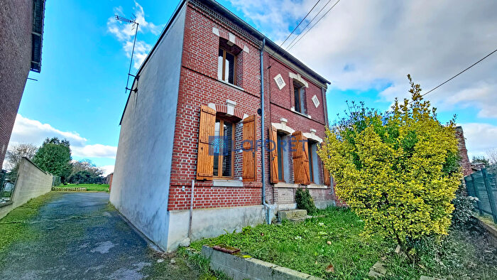 Maison à vendre - Chauny, Centre-ville, Chaussée, Brouage, Beauséjour - 5 pièces - 3 chambres