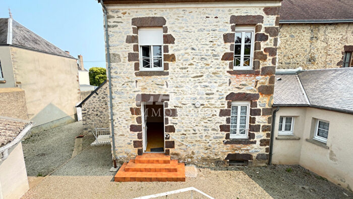 Maison à vendre - Fresnay-sur-Sarthe - 6 pièces - 4 chambres