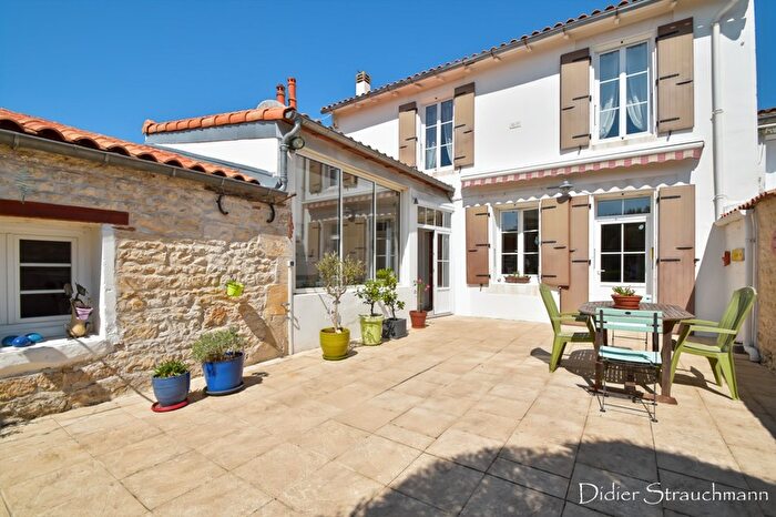 Maison à vendre - Aigrefeuille-dAunis - 7 pièces - 5 chambres