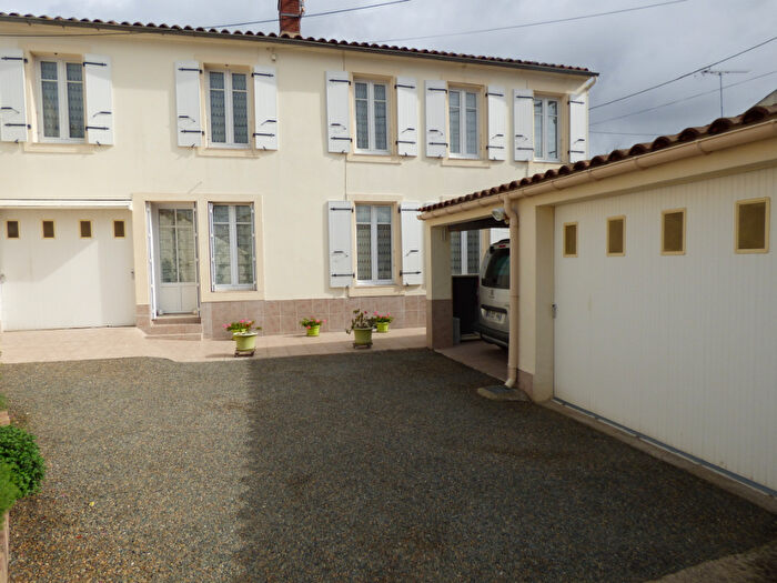 Maison à vendre - Nalliers - 7 pièces - 4 chambres