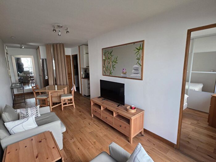 Appartement à louer - Amiraux-Simplon-Poissonniers, Paris ème arrondissement - 2 pièces - 1 chambre