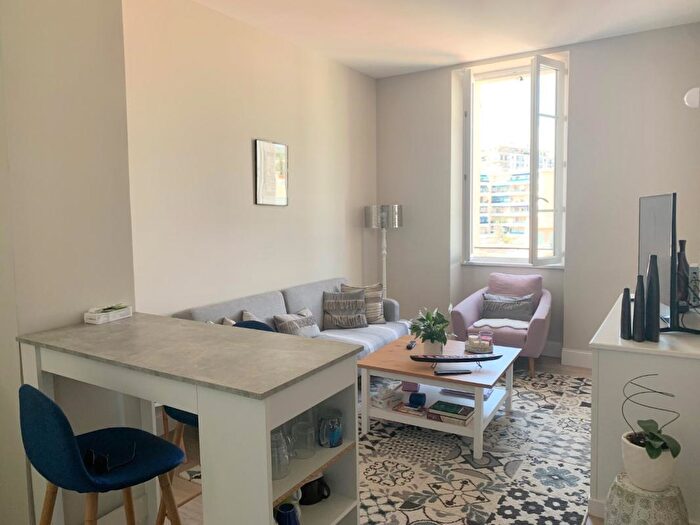 Appartement à louer - Cannes, Prado, République - 2 pièces - 1 chambre