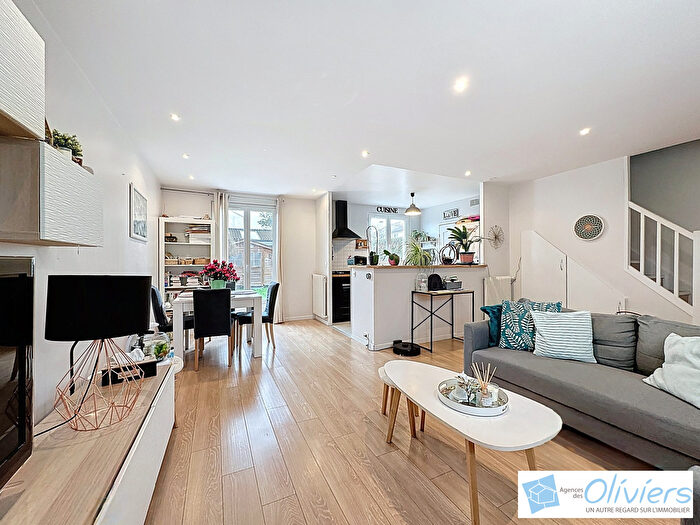 Maison à vendre - Voisins-le-Bretonneux - 5 pièces - 3 chambres