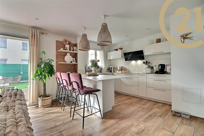 Appartement à vendre - Saint-Raphaël - 3 pièces - 2 chambres