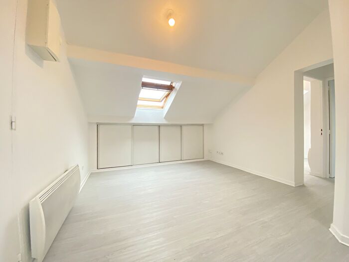 Appartement à louer - La Verrière - 2 pièces - 1 chambre