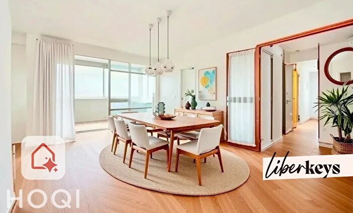 Appartement à vendre - Bron, Bron Piscine, Le Lessivas - 5 pièces - 3 chambres