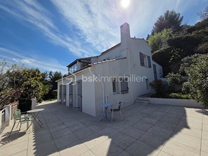 Maison à vendre - Marseille e , Saint-Marcel - 5 pièces - 4 chambres