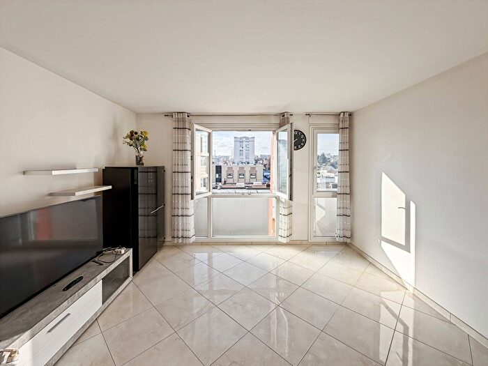 Appartement à louer - Salengro Jaures, Mantes-la-Ville - 3 pièces - 2 chambres