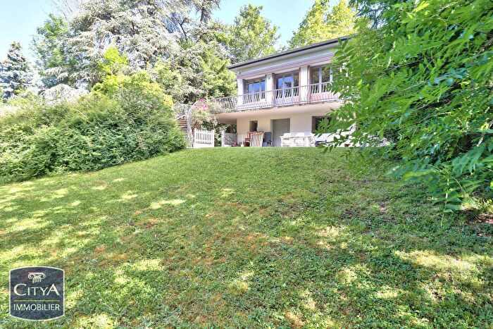 Saint-Priest-en-Jarez : Maison 8 pièces à vendre