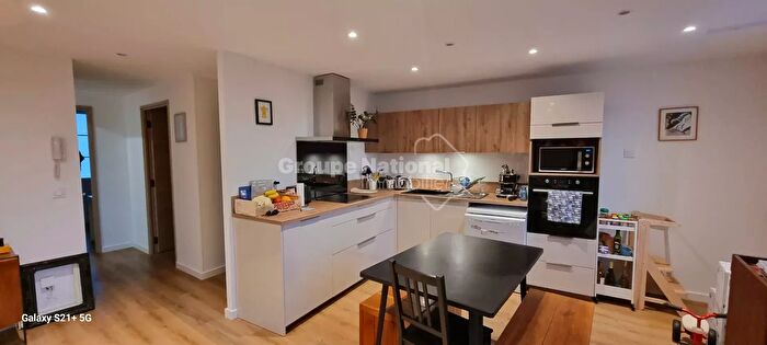 Appartement à vendre - Fuveau - 4 pièces - 3 chambres