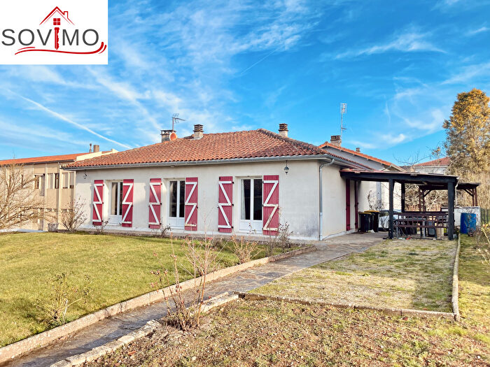 Maison à vendre - Confolens - 4 pièces - 3 chambres