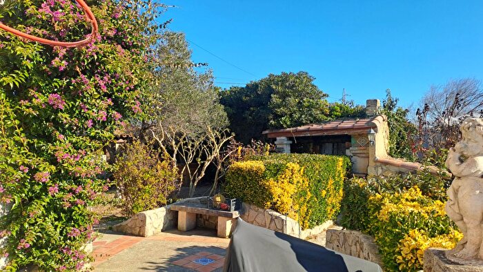 Arles, Pont de Crau, Moulès : Maison 5 pièces à vendre