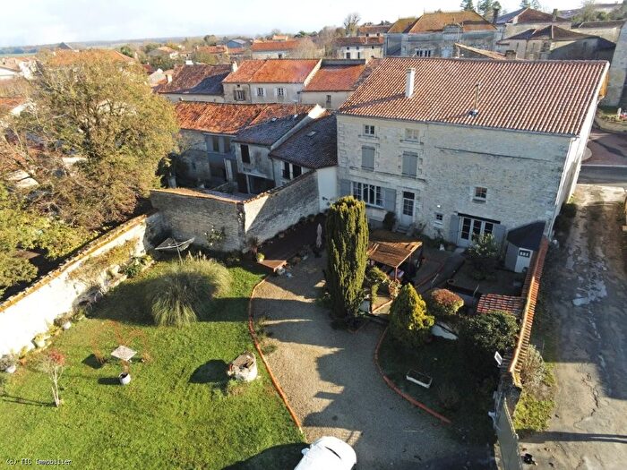 Maison 10 pièces à vendre - Aigre