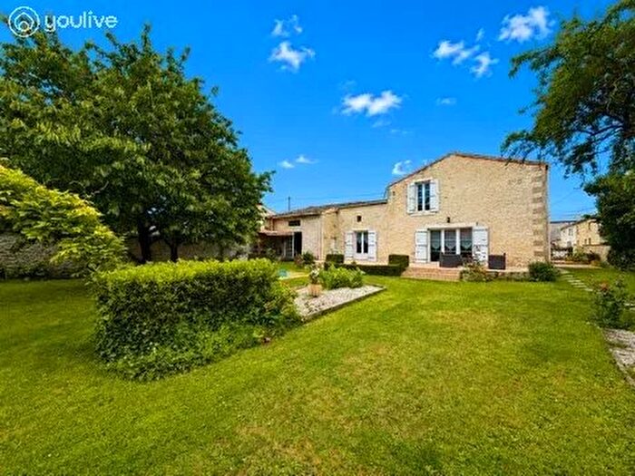 Maison 6 pièces à Nuaillé-d'Aunis, à vendre