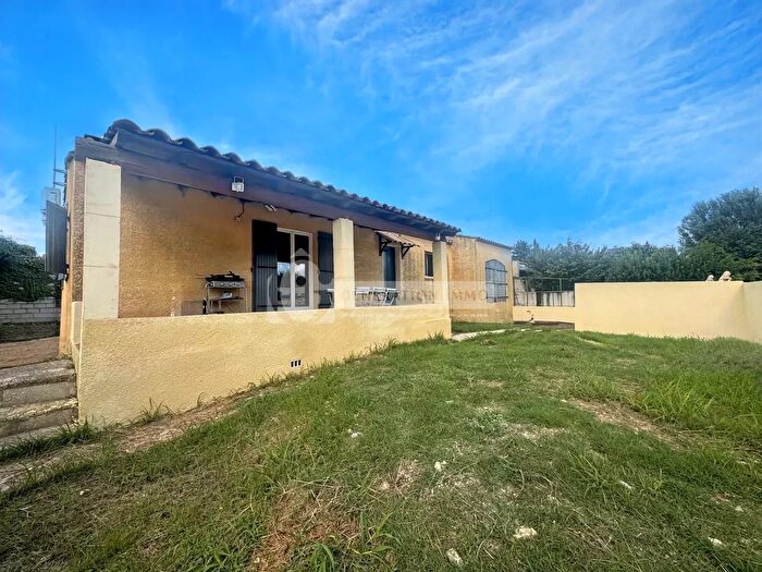 Maison à vendre - Saint-Étienne-du-Grès - 5 pièces - 4 chambres