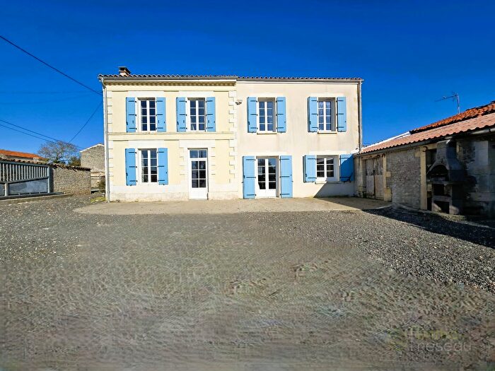 Maison à vendre - La Brousse - 5 pièces - 3 chambres