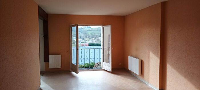 Appartement à louer - Villefranche-de-Panat - 3 pièces - 2 chambres