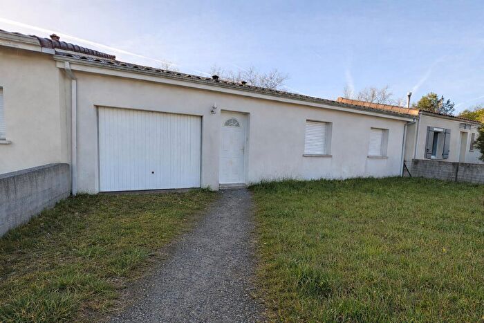 Maison à vendre - Saint-Michel-de-Rieufret - 4 pièces - 3 chambres