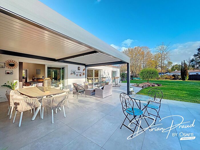 Maison à vendre - Challans, Route de Cholet, Route de la Roche-sur-Yon - 6 pièces - 3 chambres