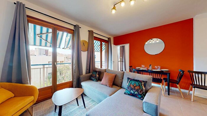 Appartement à louer - Saint Charles, Marseille er arrondissement - 6 pièces - 5 chambres