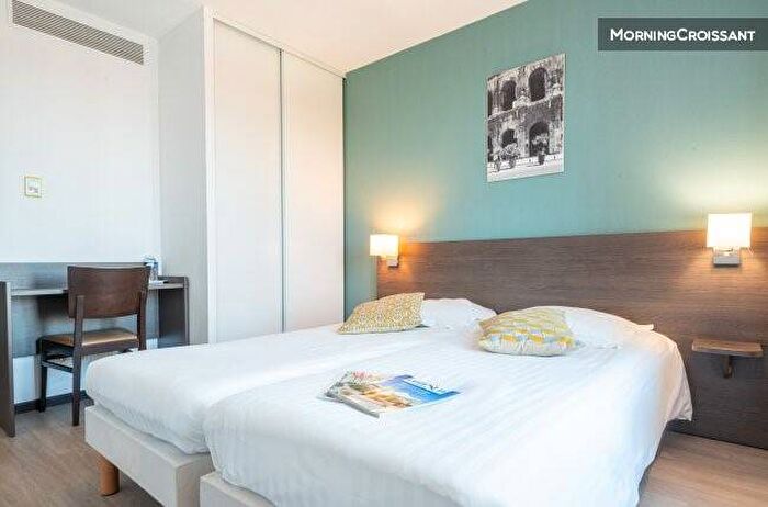 Appartement à louer - Esplanade, Nîmes - 1 pièce