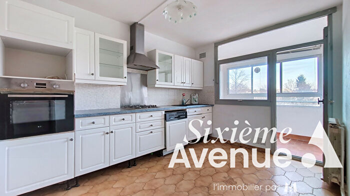 Appartement à vendre - Saint-Priest, Menival - 4 pièces - 3 chambres