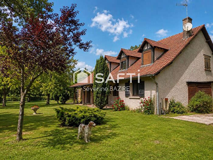 Thevet-Saint-Julien : Maison 8 pièces à vendre