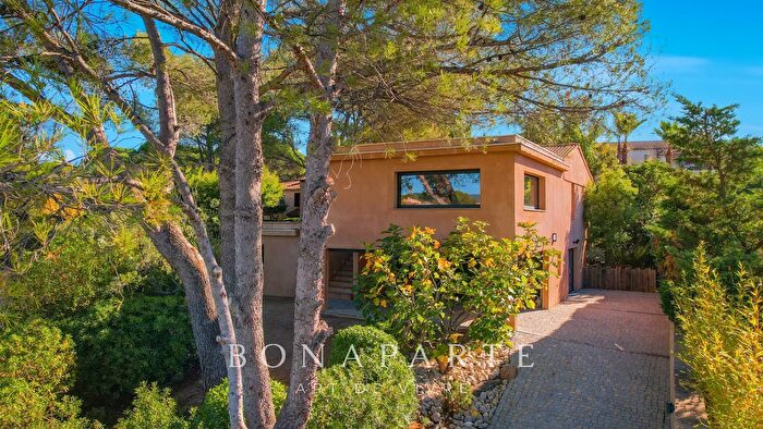 Maison à vendre - Fréjus, La Tour de Mare - 7 pièces - 5 chambres