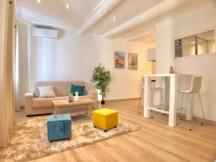 Appartement à louer - Antibes, Coeur de ville - 2 pièces - 1 chambre