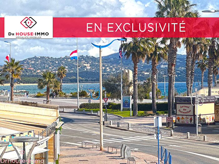 Appartement à vendre - Cavalaire-sur-Mer, Centre-ville - 2 pièces - 1 chambre