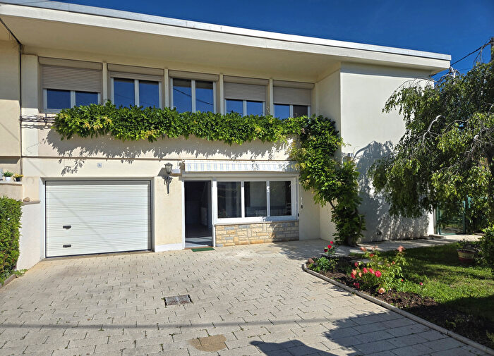 Maison 6 pièces à Genlis, à vendre