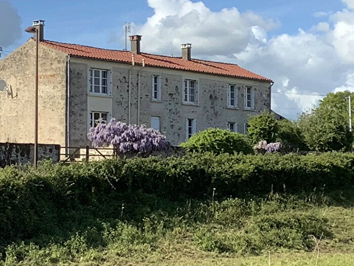 Saint-Cyr-des-Gâts - Maison 7 pièces à vendre