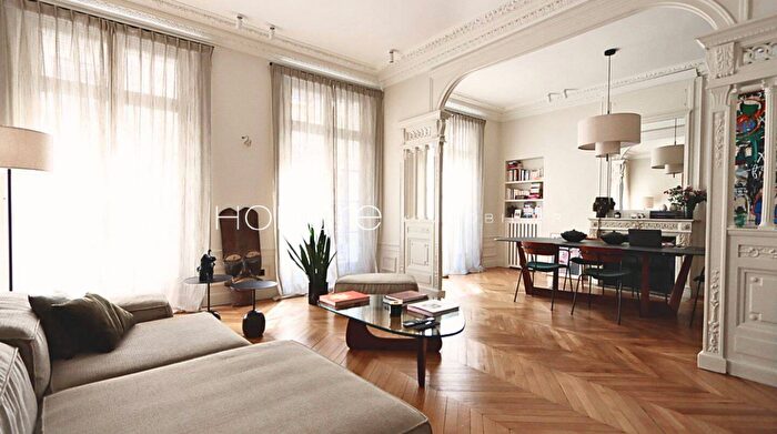 Appartement à louer - Muette Nord, Paris ème arrondissement - 4 pièces - 3 chambres