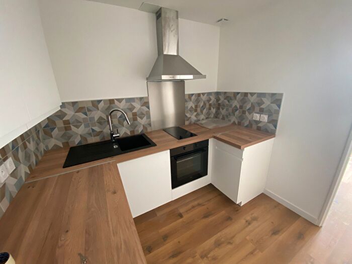 Appartement à louer - Romans-sur-Isère, Centre-ville - 2 pièces - 1 chambre